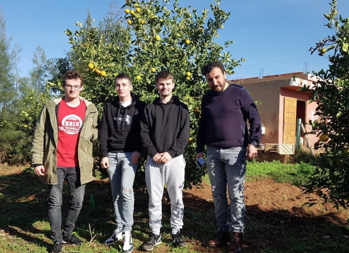 Des étudiants de l'ESIX Normandie travaillent sur un système d ...